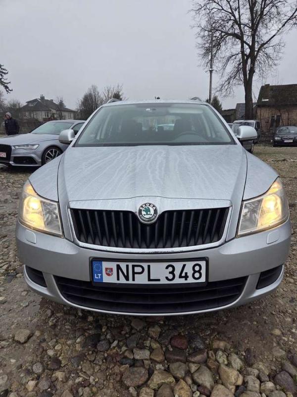 Pelēks Skoda Octavia 2010 Biržai, ar dzinēja tilpumu 1.20 L un nobraukumu 160 tūkst. km par 2650 €, foto 1 vietnē AUTOMOTO.COM.LV