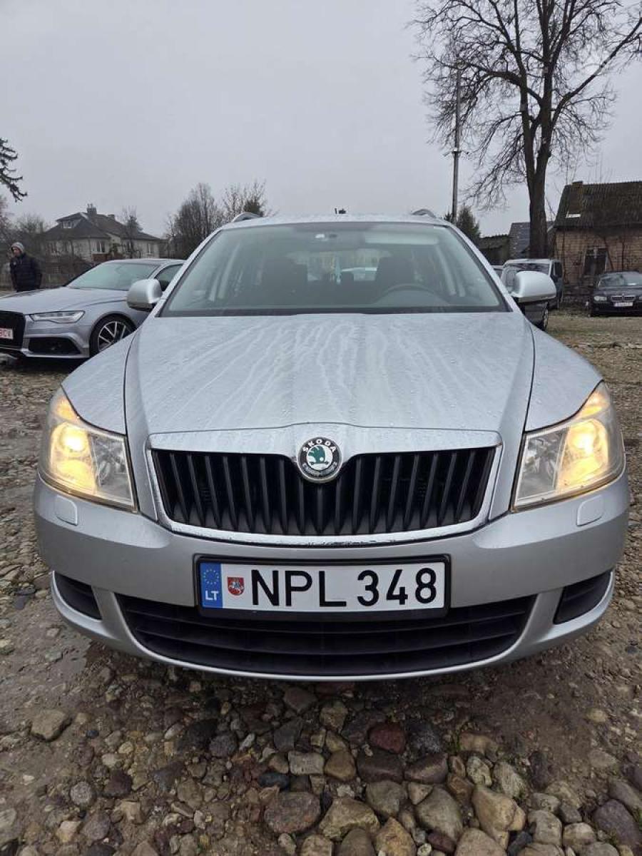 Grey Skoda Octavia 2010 in Birzai, with an engine capacity of 1.20 L and mileage of 160 thousand km for 2650 €, photo 1 on AUTOMOTO.COM.LV