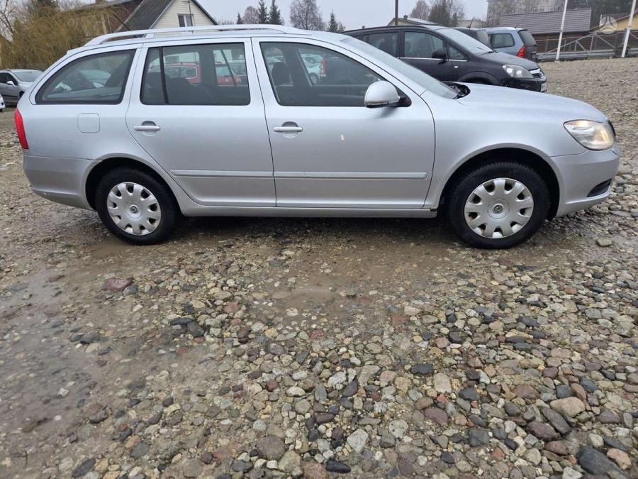 Grey Skoda Octavia 2010 in Birzai, with an engine capacity of 1.20 L and mileage of 160 thousand km for 2650 €, photo 7 on AUTOMOTO.COM.LV