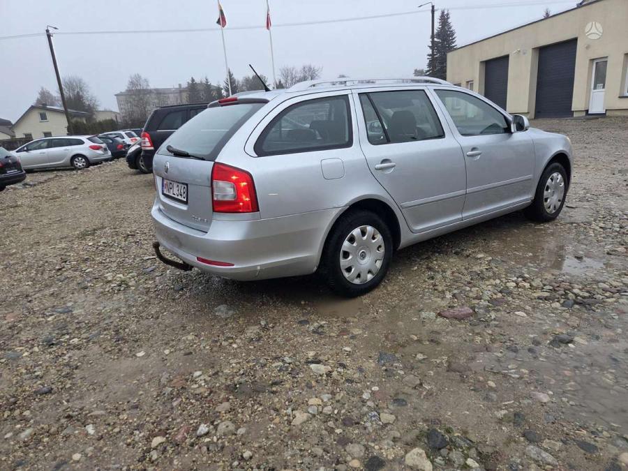 Grey Skoda Octavia 2010 in Birzai, with an engine capacity of 1.20 L and mileage of 160 thousand km for 2650 €, photo 12 on AUTOMOTO.COM.LV