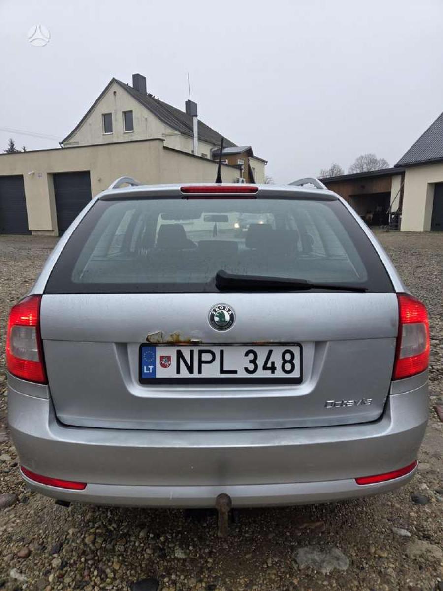 Grey Skoda Octavia 2010 in Birzai, with an engine capacity of 1.20 L and mileage of 160 thousand km for 2650 €, photo 13 on AUTOMOTO.COM.LV
