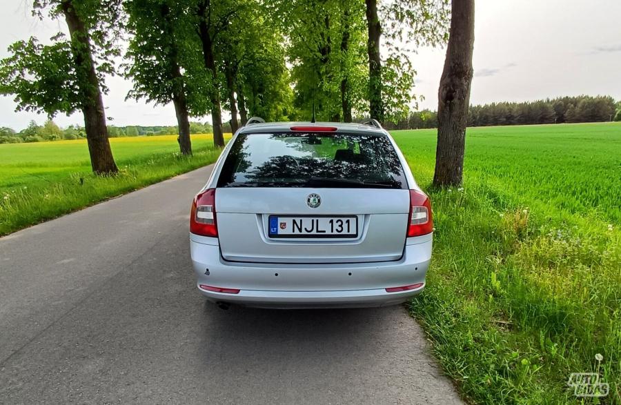 Pelēks Skoda Octavia 2010 Viļņa, ar dzinēja tilpumu 1.60 L un nobraukumu 304 tūkst. km par 3200 €, foto 4 vietnē AUTOMOTO.COM.LV