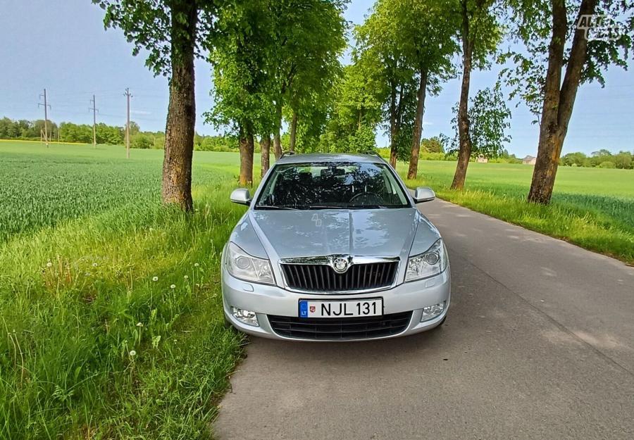 Pelēks Skoda Octavia 2010 Viļņa, ar dzinēja tilpumu 1.60 L un nobraukumu 304 tūkst. km par 3200 €, foto 5 vietnē AUTOMOTO.COM.LV