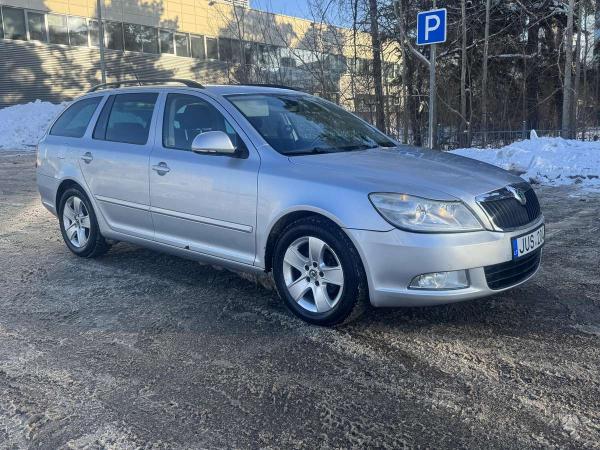 Grey Skoda Octavia 2010 in Moletai, with an engine capacity of 1.80 L and mileage of 272 thousand km for 2950 €, photo 4 on AUTOMOTO.COM.LV