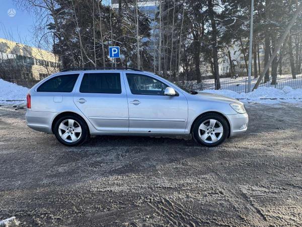 Grey Skoda Octavia 2010 in Moletai, with an engine capacity of 1.80 L and mileage of 272 thousand km for 2950 €, photo 6 on AUTOMOTO.COM.LV