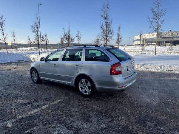 Grey Skoda Octavia 2010 in Moletai, with an engine capacity of 1.80 L and mileage of 272 thousand km for 2950 €, photo 10 on AUTOMOTO.COM.LV