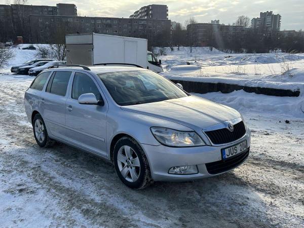 Pelēks Skoda Octavia 2010 Viļņa, ar dzinēja tilpumu 1.80 L un nobraukumu 272 tūkst. km par 2600 €, foto 1 vietnē AUTOMOTO.COM.LV