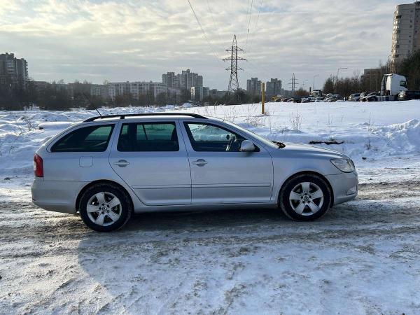 Pelēks Skoda Octavia 2010 Viļņa, ar dzinēja tilpumu 1.80 L un nobraukumu 272 tūkst. km par 2600 €, foto 6 vietnē AUTOMOTO.COM.LV