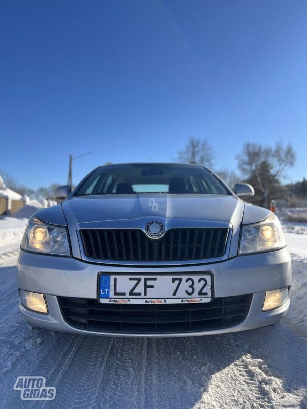 Pelēks Skoda Octavia 2010 Viļņa, ar dzinēja tilpumu 1.60 L un nobraukumu 225 tūkst. km par 1950 €, foto 1 vietnē AUTOMOTO.COM.LV