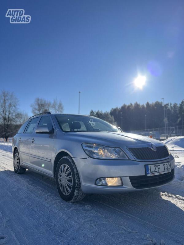 Pelēks Skoda Octavia 2010 Viļņa, ar dzinēja tilpumu 1.60 L un nobraukumu 225 tūkst. km par 1950 €, foto 3 vietnē AUTOMOTO.COM.LV