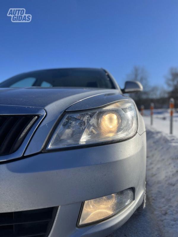 Pelēks Skoda Octavia 2010 Viļņa, ar dzinēja tilpumu 1.60 L un nobraukumu 225 tūkst. km par 1950 €, foto 4 vietnē AUTOMOTO.COM.LV