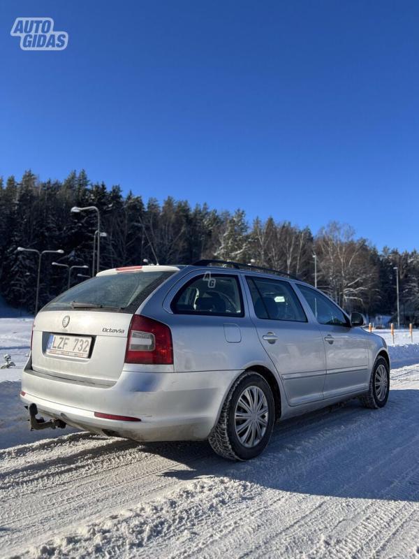 Pelēks Skoda Octavia 2010 Viļņa, ar dzinēja tilpumu 1.60 L un nobraukumu 225 tūkst. km par 1950 €, foto 9 vietnē AUTOMOTO.COM.LV