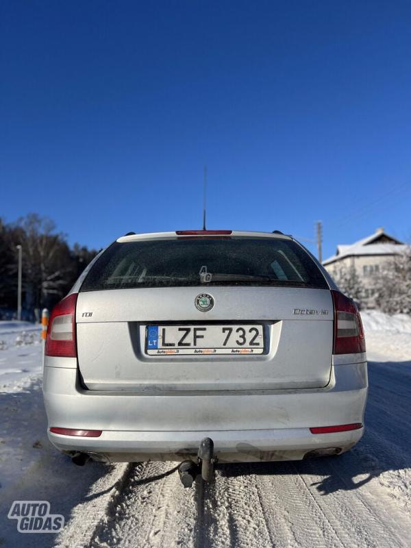 Pelēks Skoda Octavia 2010 Viļņa, ar dzinēja tilpumu 1.60 L un nobraukumu 225 tūkst. km par 1950 €, foto 10 vietnē AUTOMOTO.COM.LV
