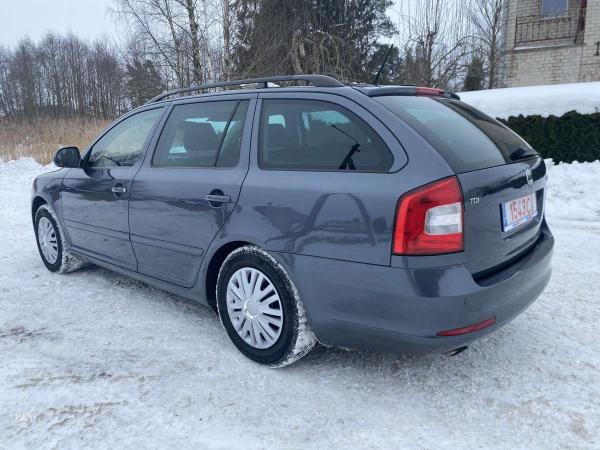 Grey Skoda Octavia 2010 in Birzai, with an engine capacity of 1.60 L and mileage of 294 thousand km for 3450 €, photo 3 on AUTOMOTO.COM.LV
