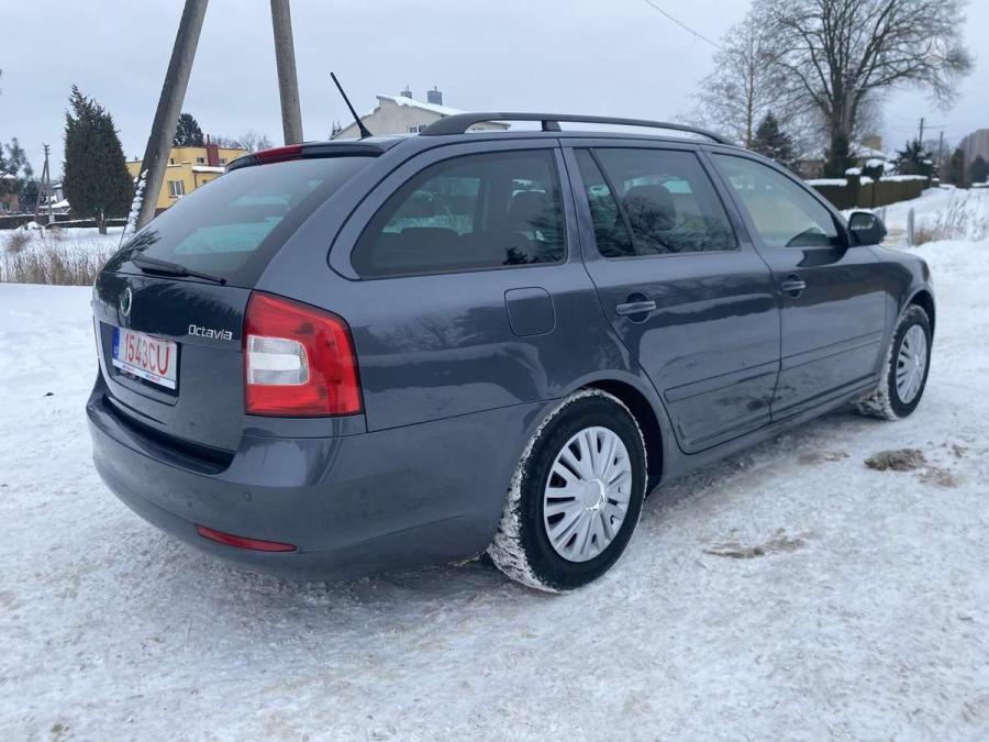 Grey Skoda Octavia 2010 in Birzai, with an engine capacity of 1.60 L and mileage of 294 thousand km for 3450 €, photo 4 on AUTOMOTO.COM.LV