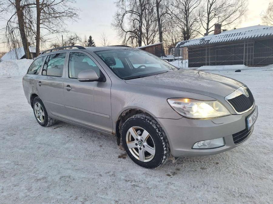 Grey Skoda Octavia 2010 in Anyksciai, with an engine capacity of 1.60 L and mileage of 342 thousand km for 3100 €, photo 1 on AUTOMOTO.COM.LV