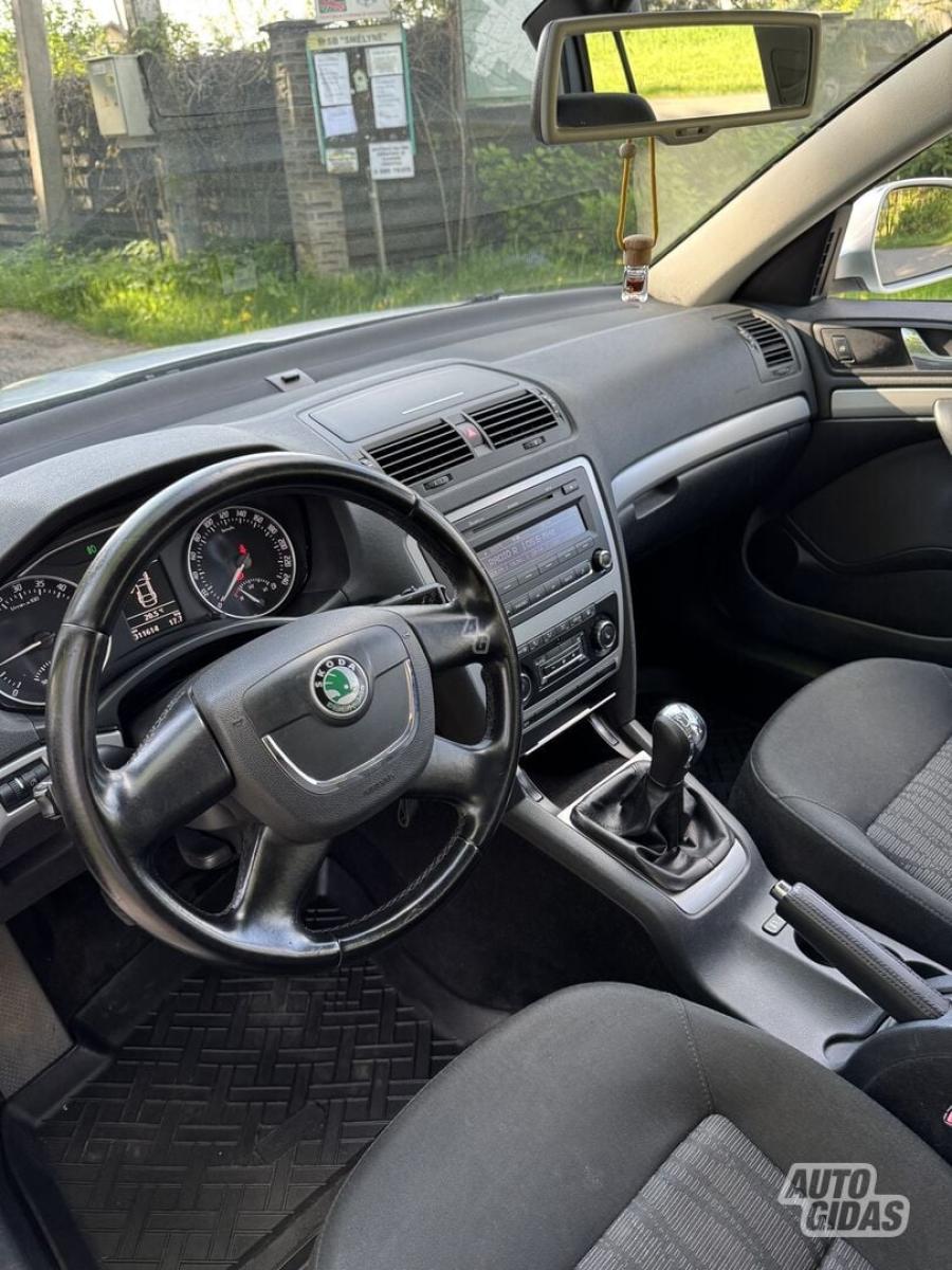 Grey Skoda Octavia 2010 in Vilnius, with an engine capacity of 1.60 L and mileage of 312 thousand km for 3500 €, photo 13 on AUTOMOTO.COM.LV