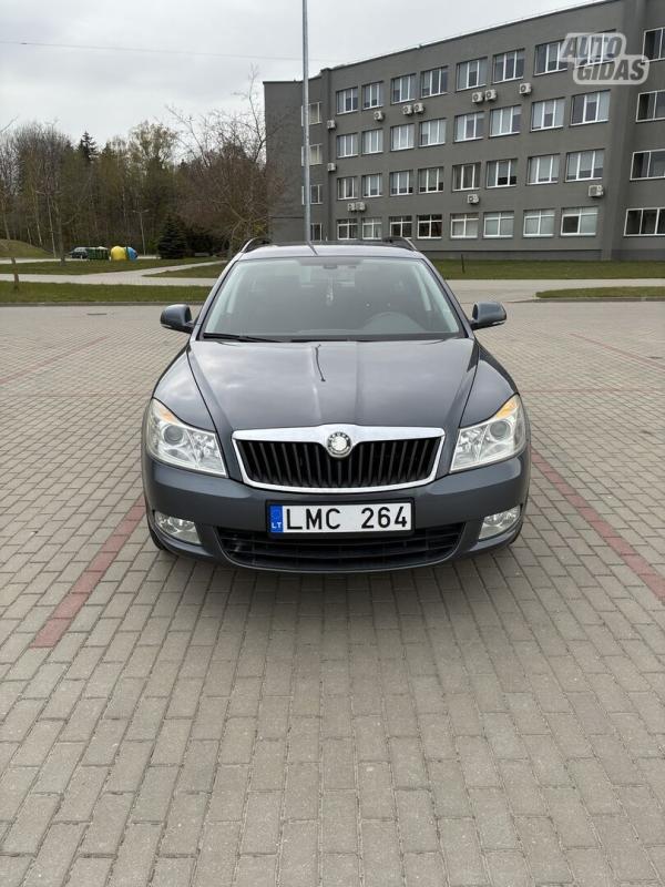 Grey Skoda Octavia 2010 in Kaunas, with an engine capacity of 1.20 L and mileage of 215 thousand km for 2400 €, photo 2 on AUTOMOTO.COM.LV