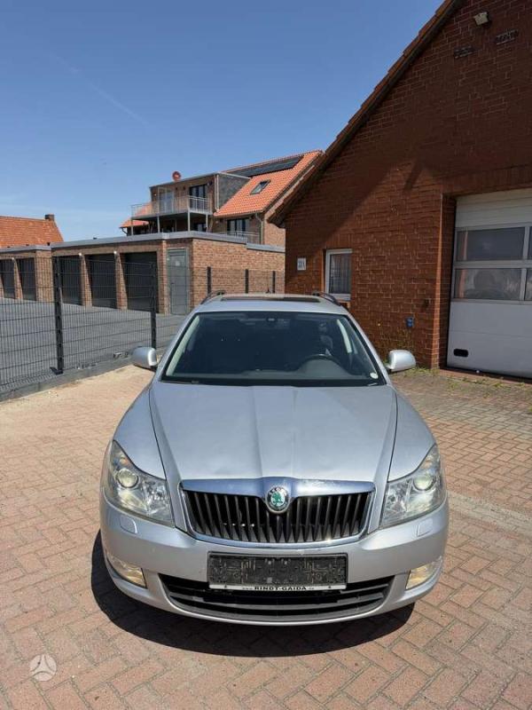 Grey Skoda Octavia 2010 in Kaunas, with an engine capacity of 1.20 L and mileage of 258 thousand km for 2150 €, photo 2 on AUTOMOTO.COM.LV
