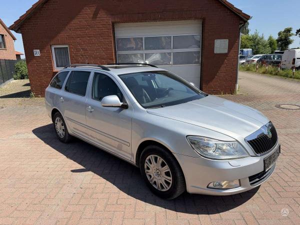 Grey Skoda Octavia 2010 in Kaunas, with an engine capacity of 1.20 L and mileage of 258 thousand km for 2150 €, photo 3 on AUTOMOTO.COM.LV