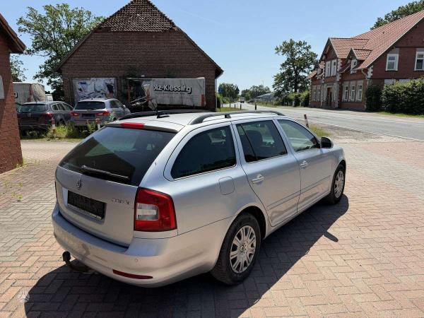 Grey Skoda Octavia 2010 in Kaunas, with an engine capacity of 1.20 L and mileage of 258 thousand km for 2150 €, photo 5 on AUTOMOTO.COM.LV