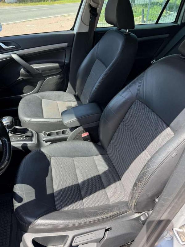 Grey Skoda Octavia 2010 in Kaunas, with an engine capacity of 1.20 L and mileage of 258 thousand km for 2150 €, photo 8 on AUTOMOTO.COM.LV