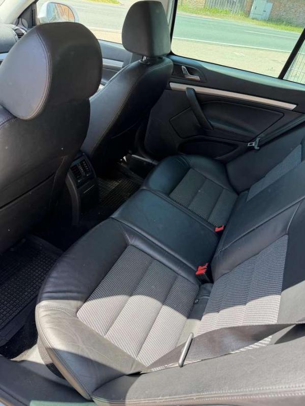 Grey Skoda Octavia 2010 in Kaunas, with an engine capacity of 1.20 L and mileage of 258 thousand km for 2150 €, photo 10 on AUTOMOTO.COM.LV