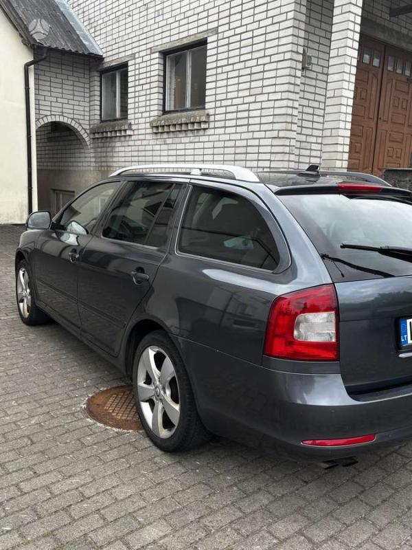 Grey Skoda Octavia 2010 in Klaipeda, with an engine capacity of 1.80 L and mileage of 305 thousand km for 1850 €, photo 2 on AUTOMOTO.COM.LV
