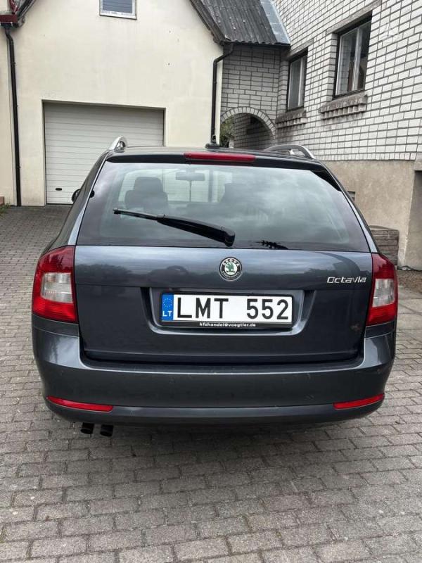 Grey Skoda Octavia 2010 in Klaipeda, with an engine capacity of 1.80 L and mileage of 305 thousand km for 1850 €, photo 3 on AUTOMOTO.COM.LV