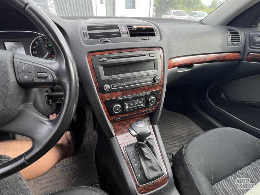 Pelēks Skoda Octavia 2010 Klaipėda, ar dzinēja tilpumu 1.60 L un nobraukumu 325 tūkst. km par 1300 €, foto 19 vietnē AUTOMOTO.COM.LV