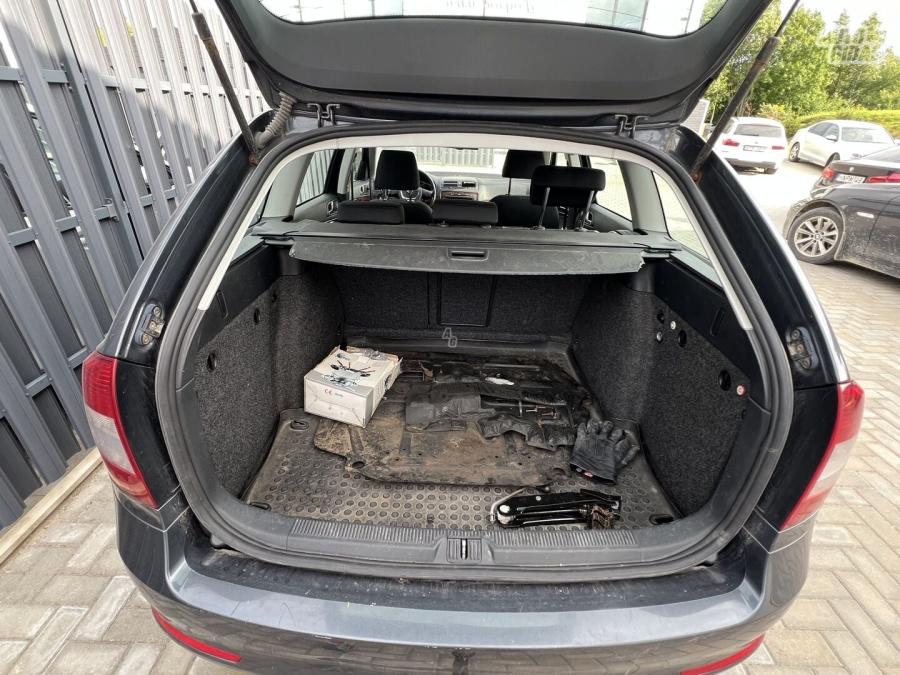 Pelēks Skoda Octavia 2010 Klaipėda, ar dzinēja tilpumu 1.60 L un nobraukumu 325 tūkst. km par 1300 €, foto 21 vietnē AUTOMOTO.COM.LV