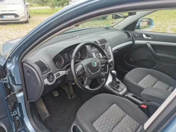 Pelēks Skoda Octavia 2010 Kuldīga, ar dzinēja tilpumu 1.60 L un nobraukumu 276 tūkst. km par 4000 €, foto 4 vietnē AUTOMOTO.COM.LV