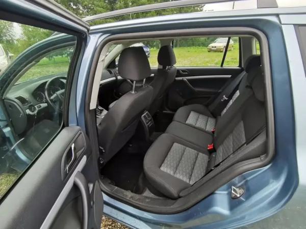 Pelēks Skoda Octavia 2010 Kuldīga, ar dzinēja tilpumu 1.60 L un nobraukumu 276 tūkst. km par 4000 €, foto 6 vietnē AUTOMOTO.COM.LV