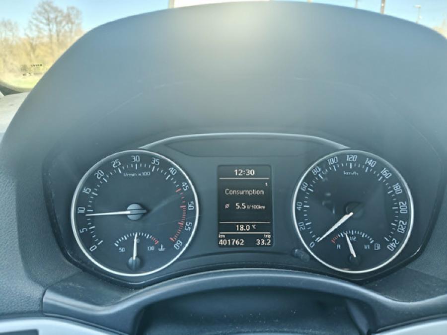 Pelēks Skoda Octavia 2010 Tallina, ar dzinēja tilpumu 2.00 L un nobraukumu 401 tūkst. km par 2999 €, foto 6 vietnē AUTOMOTO.COM.LV
