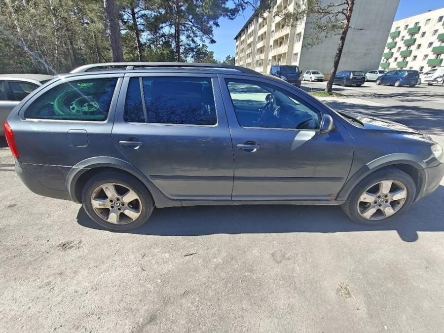 Pelēks Skoda Octavia 2010 Tallina, ar dzinēja tilpumu 2.00 L un nobraukumu 401 tūkst. km par 2999 €, foto 15 vietnē AUTOMOTO.COM.LV