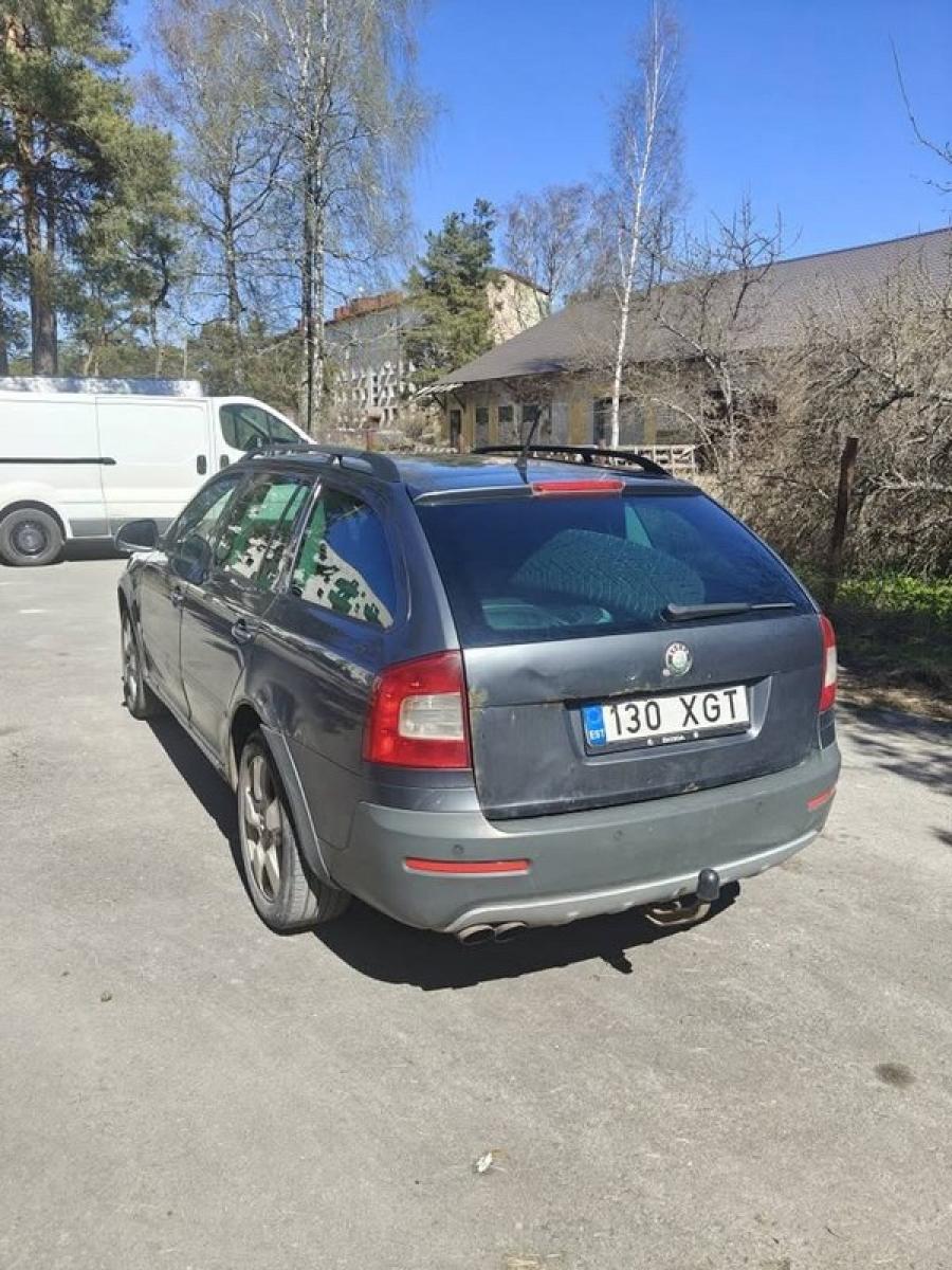 Pelēks Skoda Octavia 2010 Tallina, ar dzinēja tilpumu 2.00 L un nobraukumu 401 tūkst. km par 2999 €, foto 16 vietnē AUTOMOTO.COM.LV