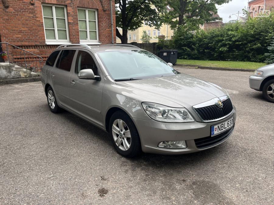 Pelēks Skoda Octavia 2010 Klaipėda, ar dzinēja tilpumu 1.60 L un nobraukumu 296 tūkst. km par 3100 €, foto 7 vietnē AUTOMOTO.COM.LV