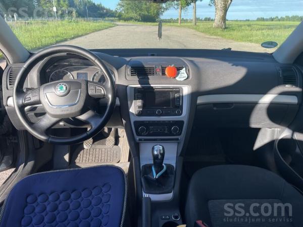 Pelēks Skoda Octavia 2010 Preiļi, ar dzinēja tilpumu 1.60 L un nobraukumu 310 tūkst. km par 2200 €, foto 6 vietnē AUTOMOTO.COM.LV