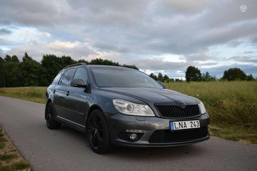 Pelēks Skoda Octavia 2010 Panevēža, ar dzinēja tilpumu 1.97 L un nobraukumu 359 tūkst. km par 4100 €, foto 3 vietnē AUTOMOTO.COM.LV