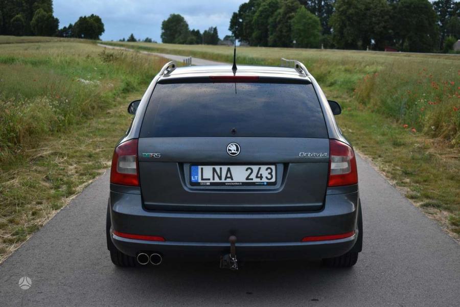 Pelēks Skoda Octavia 2010 Panevēža, ar dzinēja tilpumu 1.97 L un nobraukumu 359 tūkst. km par 4100 €, foto 4 vietnē AUTOMOTO.COM.LV