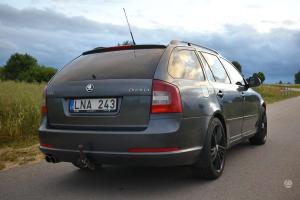 Pelēks Skoda Octavia 2010 Panevēža, ar dzinēja tilpumu 1.97 L un nobraukumu 359 tūkst. km par 4100 €, foto 5 vietnē AUTOMOTO.COM.LV