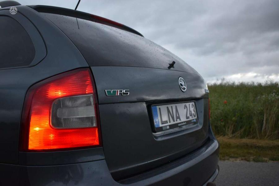 Pelēks Skoda Octavia 2010 Panevēža, ar dzinēja tilpumu 1.97 L un nobraukumu 359 tūkst. km par 4100 €, foto 7 vietnē AUTOMOTO.COM.LV