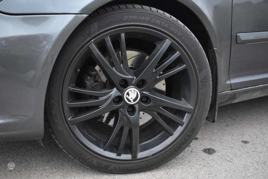 Pelēks Skoda Octavia 2010 Panevēža, ar dzinēja tilpumu 1.97 L un nobraukumu 359 tūkst. km par 4100 €, foto 10 vietnē AUTOMOTO.COM.LV