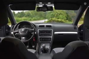Pelēks Skoda Octavia 2010 Panevēža, ar dzinēja tilpumu 1.97 L un nobraukumu 359 tūkst. km par 4100 €, foto 12 vietnē AUTOMOTO.COM.LV
