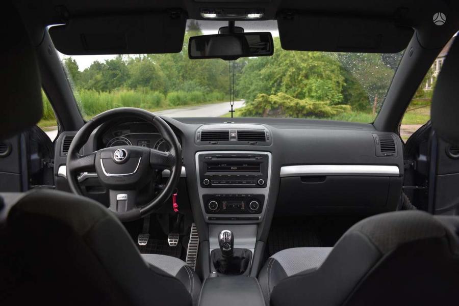 Pelēks Skoda Octavia 2010 Panevēža, ar dzinēja tilpumu 1.97 L un nobraukumu 359 tūkst. km par 4100 €, foto 12 vietnē AUTOMOTO.COM.LV