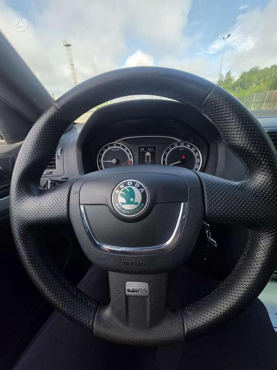Grey Skoda Octavia 2010 in Marijampole, with an engine capacity of 1.97 L and mileage of 268 thousand km for 4150 €, photo 4 on AUTOMOTO.COM.LV