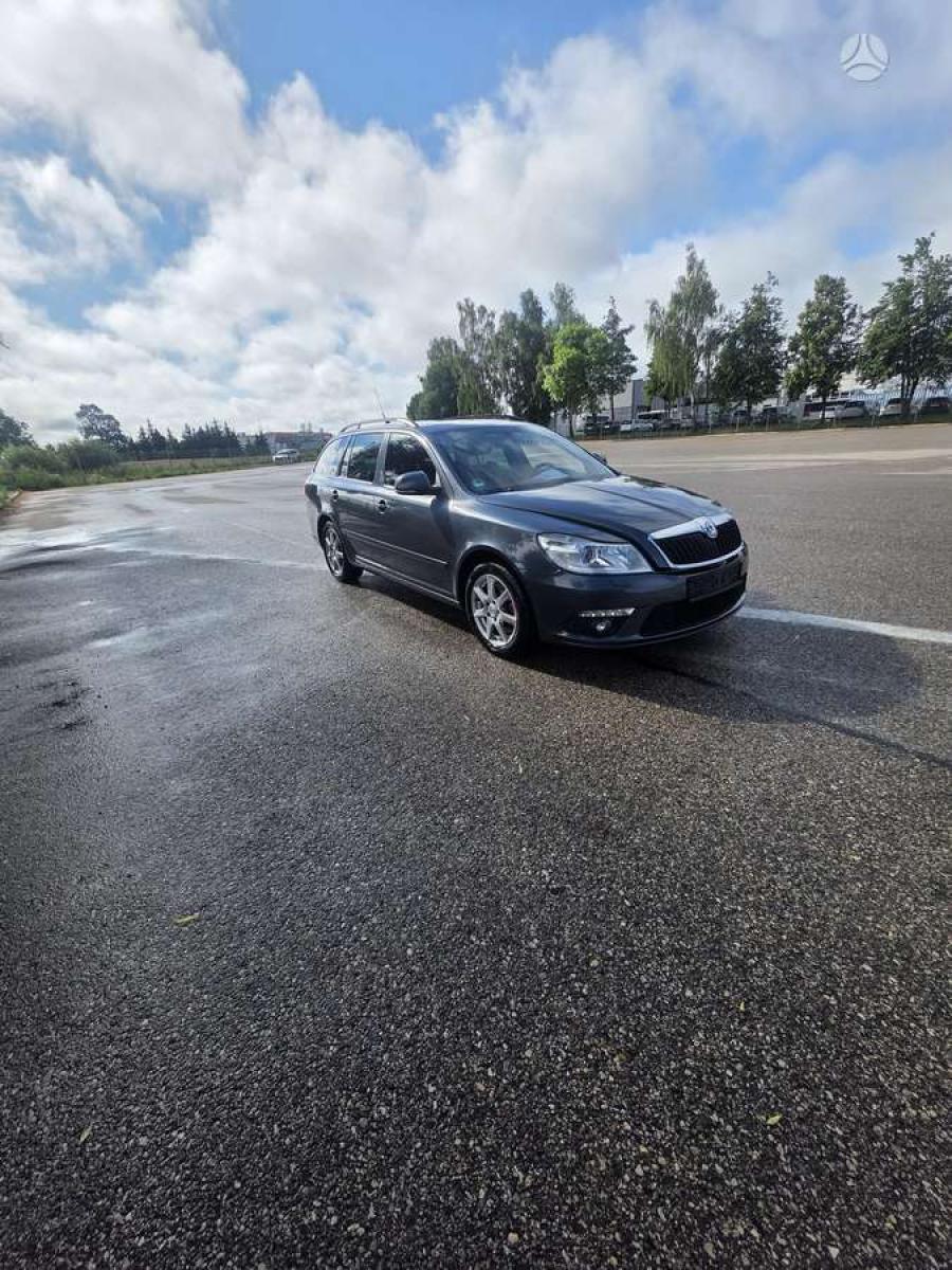 Grey Skoda Octavia 2010 in Marijampole, with an engine capacity of 1.97 L and mileage of 268 thousand km for 4150 €, photo 6 on AUTOMOTO.COM.LV