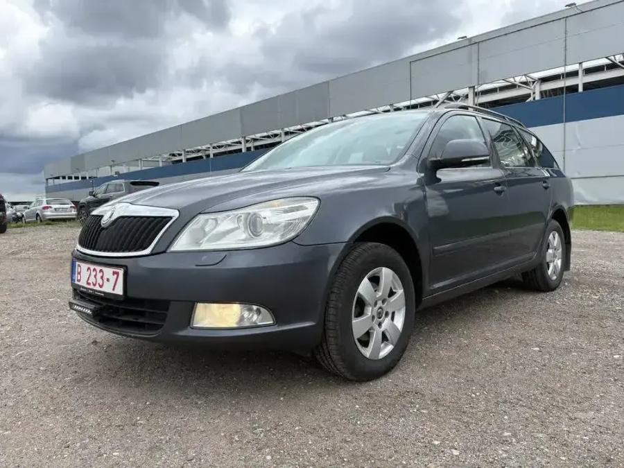 Pelēks Skoda Octavia 2010 Daugavpils, ar dzinēja tilpumu 1.60 L un nobraukumu 285 tūkst. km par 3650 €, foto 1 vietnē AUTOMOTO.COM.LV