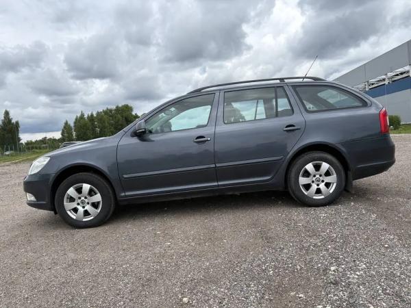 Pelēks Skoda Octavia 2010 Daugavpils, ar dzinēja tilpumu 1.60 L un nobraukumu 285 tūkst. km par 3650 €, foto 2 vietnē AUTOMOTO.COM.LV