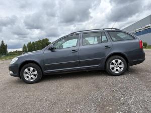 Pelēks Skoda Octavia 2010 Daugavpils, ar dzinēja tilpumu 1.60 L un nobraukumu 285 tūkst. km par 3650 €, foto 3 vietnē AUTOMOTO.COM.LV